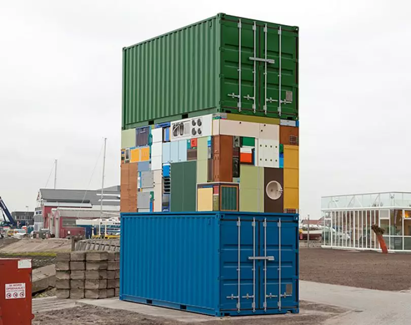 Risastórir Tetris-innblásnir staflaðir skúlptúrar úr hversdagslegum hlutum 7874_2