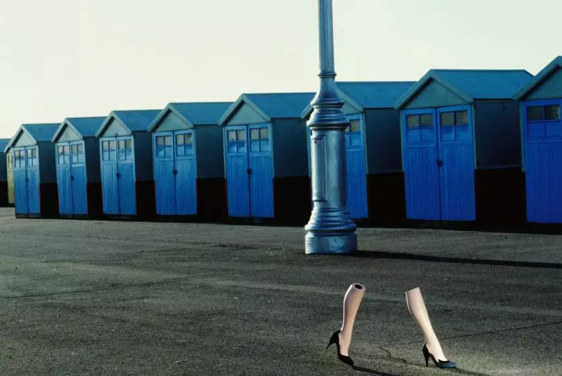 Guy Bourdin-en Walking Legs Michael Hoppen galeriatik paseoa ematen du 7876_2