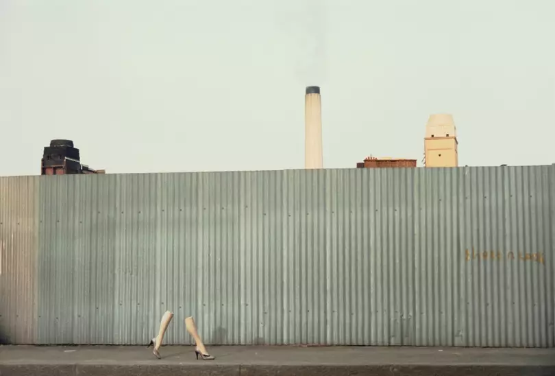 Guy Bourdin-en Walking Legs Michael Hoppen galeriatik paseoa ematen du 7876_7