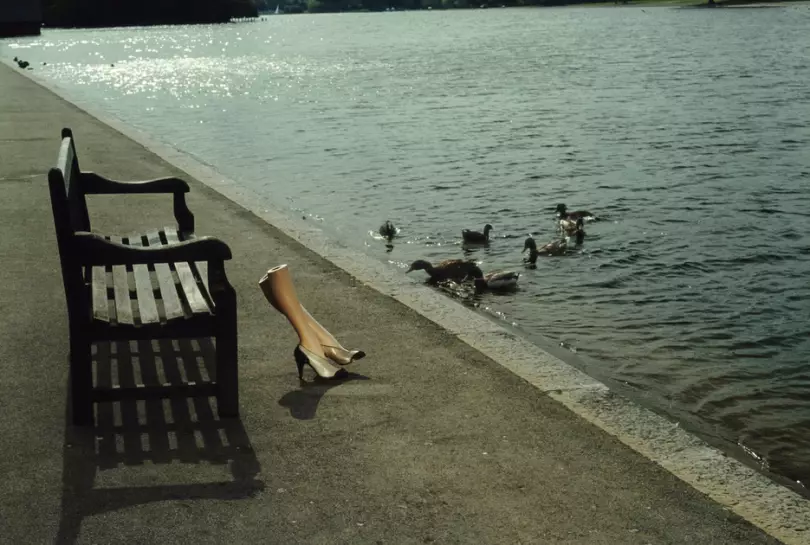 Guy Bourdin-en Walking Legs Michael Hoppen galeriatik paseoa ematen du 7876_8