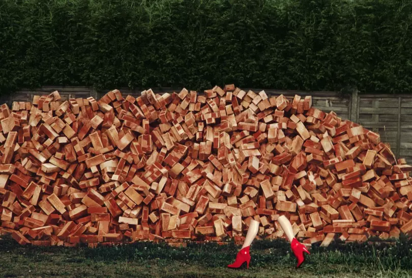 Walking Legs de Guy Bourdin passeja per la Michael Hoppen Gallery 7876_9