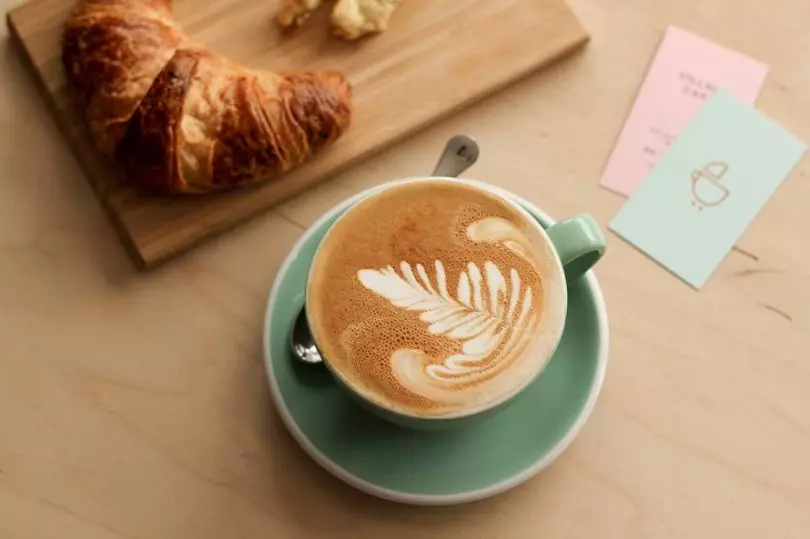 Image de marque mignonne et ludique pour un nouveau café adapté aux bébés à Montréal 7931_1