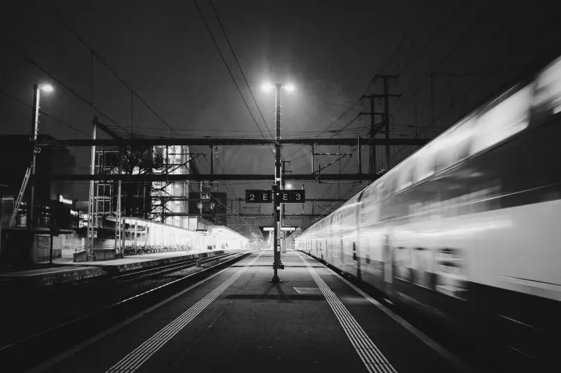 At the Tracks: Fotografer nyathet urip ing transportasi umum ing Swiss 8165_13