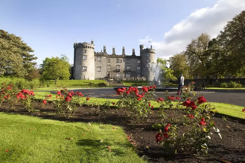 Килкенни цайз, Килкенни. Зургийг [Tourism Ireland](http://www.ireland.com/en-gb/) сайтаас авав.