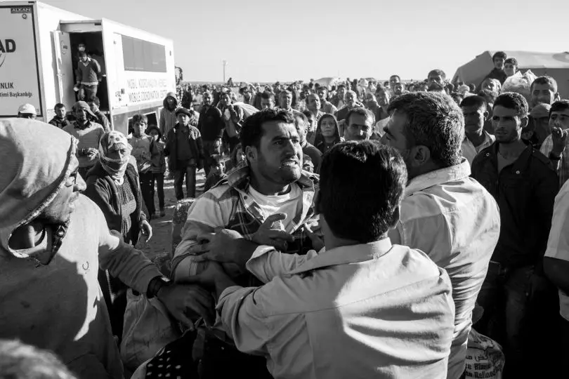 Louder Than Bombs: Teenage-fotograaf dokumintearret de oarloch yn Syrië mei macht 8362_1