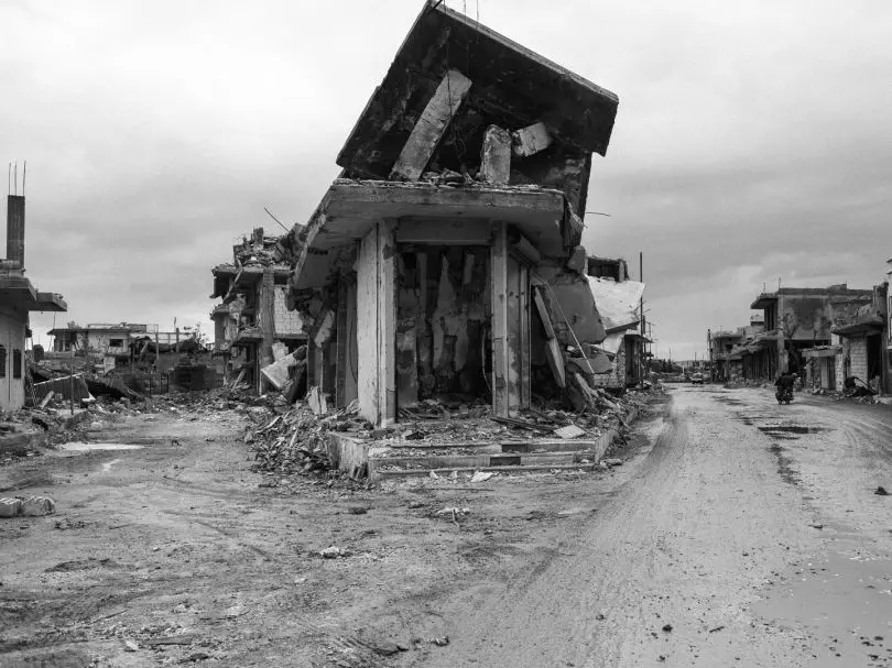 Louder Than Bombs: Teenage-fotograaf dokumintearret de oarloch yn Syrië mei macht 8362_6