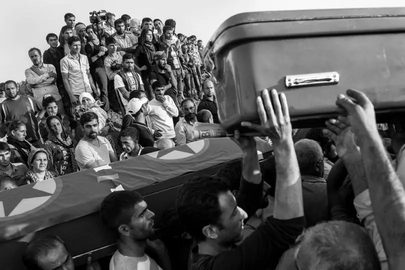 Louder Than Bombs: Teenage-fotograaf dokumintearret de oarloch yn Syrië mei macht 8362_7