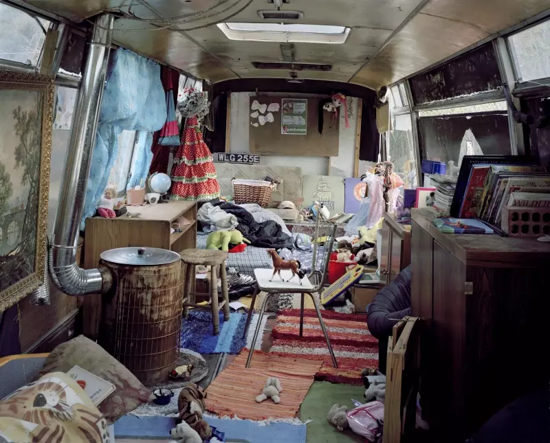 Memotret rumah sementara punk, hippie, anarkis, dan raver 'neo-nomaden' di pedesaan Spanyol