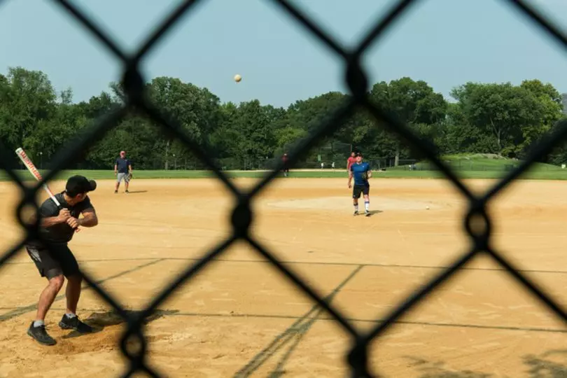 Estados Unidos cuando no hay nada que hacer: imágenes auténticas de Luca Arena de una ola de calor en Nueva York 8463_10