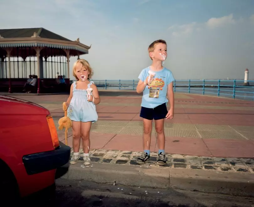 Deja View اثر Martin Parr و The Anonymous Project توسط Hoxton Mini Press منتشر شده است