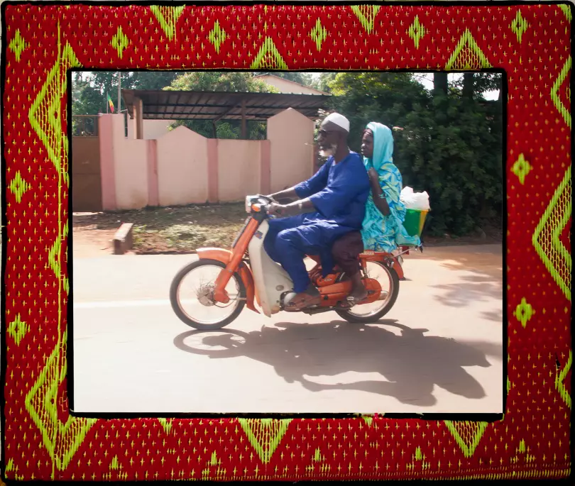 Hassan Hajjaj in bicicletta, 2009