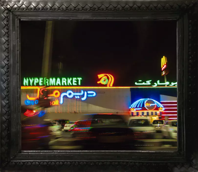 Hassan Hajjaj Neon in de nacht, 2011