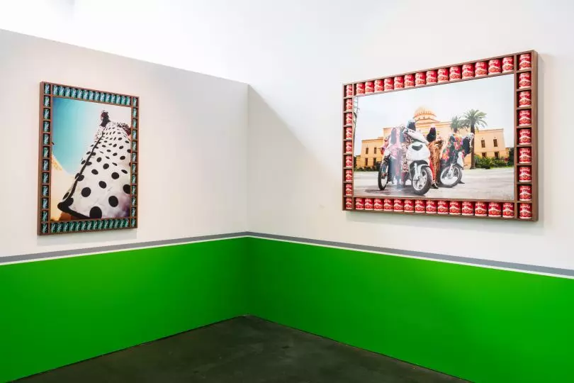 Dakka Marrakchia by Hassan Hajjaj at New Art Exchange. Sawirqaade Reece Straw, ixtiraamka Isweydaarsiga Farshaxanka Cusub