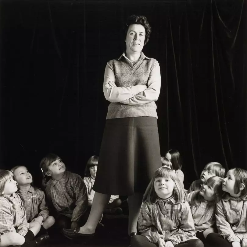 David Williams, 'Primary School Teacher' uit 'Pictures from No Man's Land', 1984 Zilvergelatinedruk, 35,60 x 35,60 cm © David Williams Collectie: National Galleries of Scotland