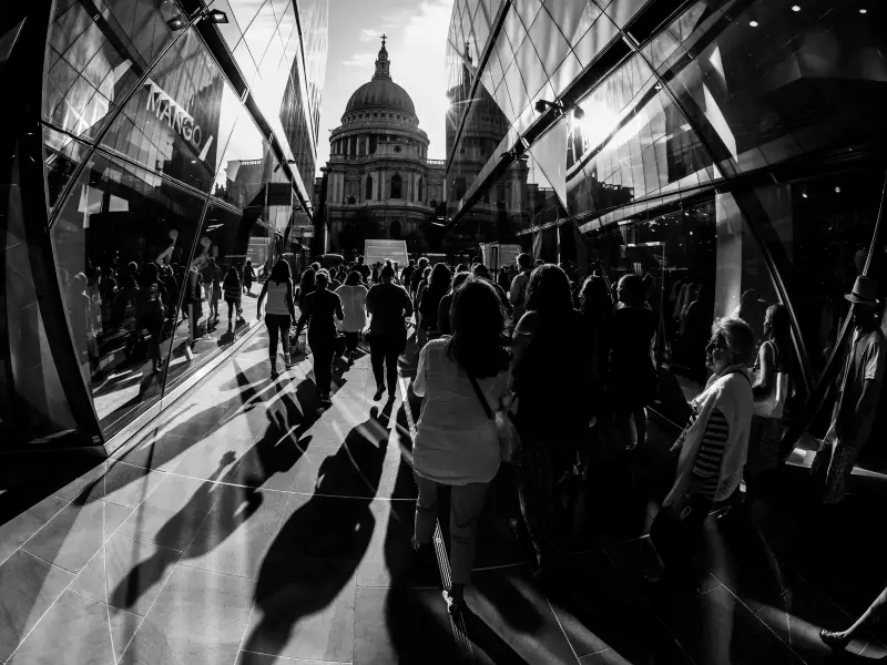 Fisheyed London: Fotograf snima ultraširok pogled na ulice glavnog grada