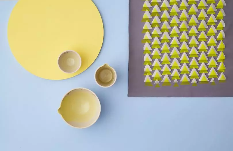 Betty's Bakeware de Alice Funge, Koyto Yellow de Lorna Doyle. Fotografía de Yeshen Venema