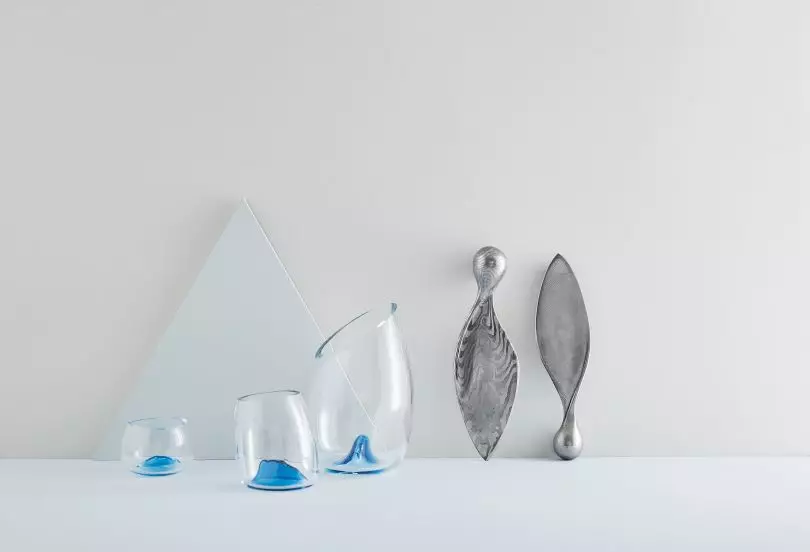 Decanter & Tumblers Angie Packer, Sycamore Knife Leszka Sikona. Fotografia: Yeshen Venema