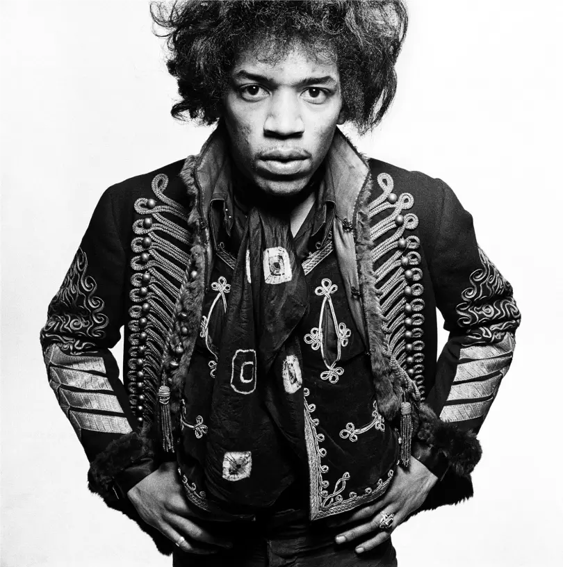 Jimi Classic, 1967, Masons Yard Studio le Gered Mankowitz le caoinchead Atlas Gallery London le taispeáint ag Art for Cure 2018 ar mhaithe le Breast Cancer Now. © Mankowitz le caoinchead ón Atlas Gallery™, Londain