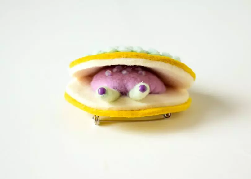 Little Clam Brooches: las bonitas joyas artísticas de fieltro de Hiné Mizushima inspiradas en el mar 8839_11