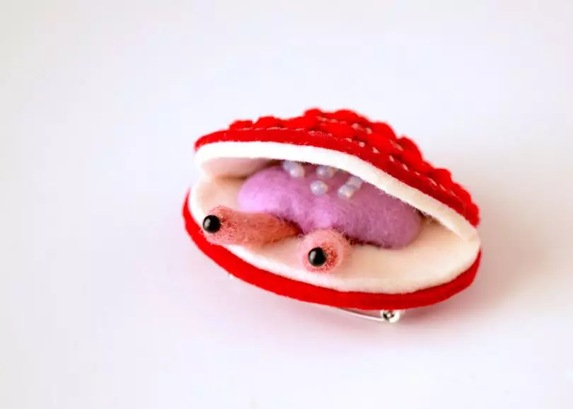 Mali broševi od školjki: slatki umjetnički nakit od filca Hiné Mizushime inspiriran morem 8839_8