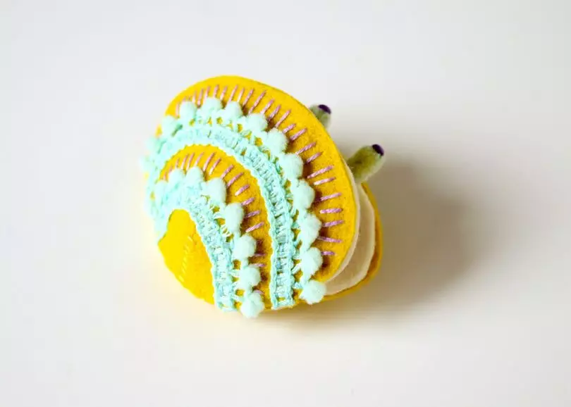 Little Clam Brooches: las bonitas joyas artísticas de fieltro de Hiné Mizushima inspiradas en el mar 8839_9