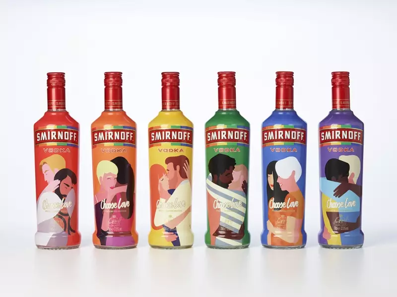 Khetha Uthando: Ibhuloho lokuklama lisebenzisana noRob Bailey ukwenza amabhodlela e-rainbow Smirnoff