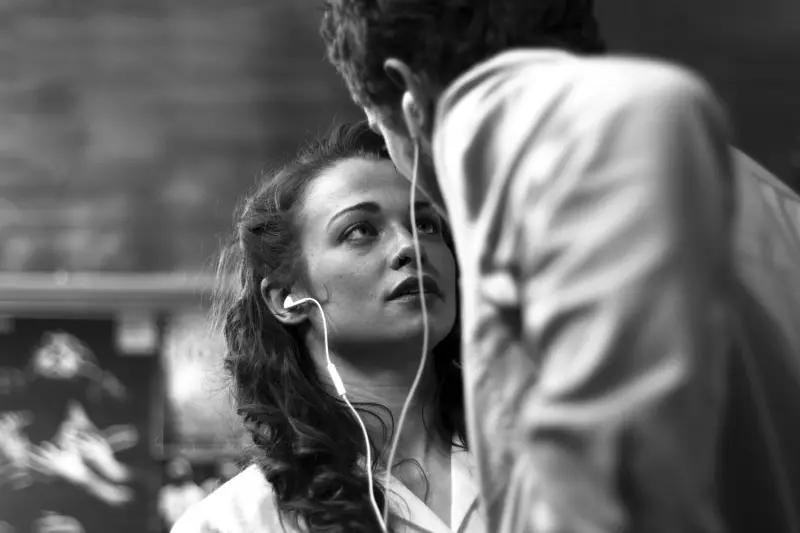 Backstage: Retratos íntimos de jovens dançarinos nos bastidores de um teatro de Londres