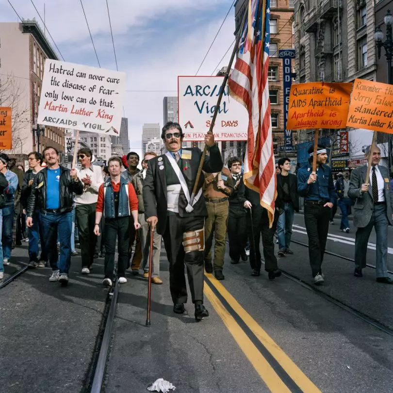 Aktywiści AIDS, pierwsza parada Martin Luther King Jr. Day, 1986 © Janet Delaney