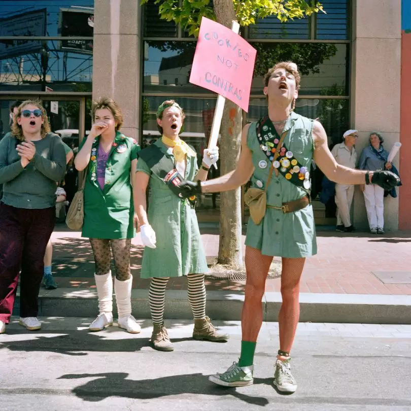 „Cookies not Contras”, Peace, Jobs and Justice Parade, 1986 © Janet Delaney