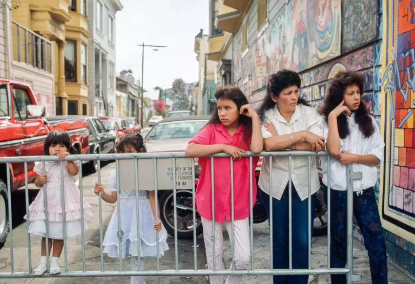 Mother and Daughters Behind Barricade, 1986 © Janet Delaney