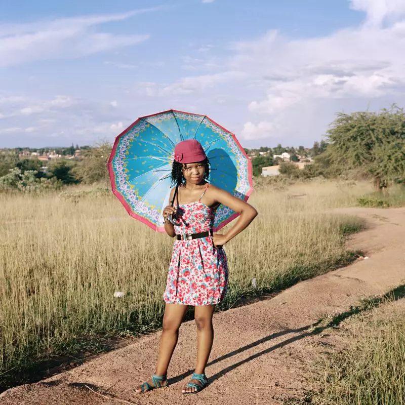 Here Is Elsewhere: Thabiso Sekgalas Fotografien der „born-free generation“ in Südafrika