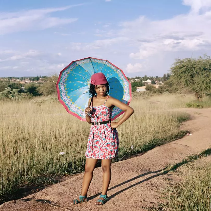 Родина, Thembi Mathebulaor Nzimande, Siyabuswa, бивш Kwandebele, 2009 г.; С любезното съдействие на художника и галерия Goodman