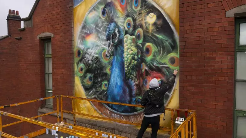 Ipinagdiriwang ng Cbloxx peacock mural ang LGBTQ+ inclusivity sa Leeds United Football Club 89_2