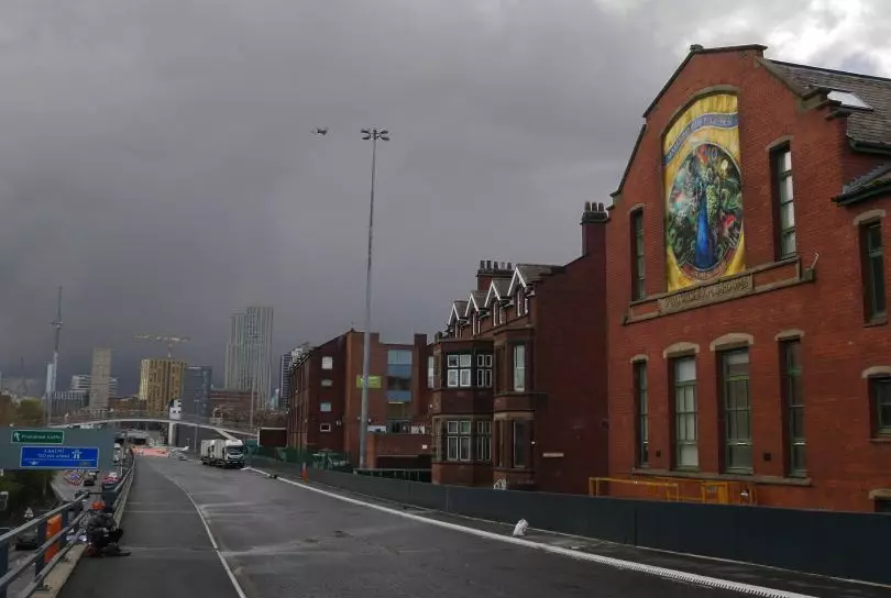Nástěnná malba paví Cbloxx oslavuje LGBTQ+ inkluzi ve fotbalovém klubu Leeds United 89_4
