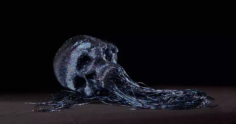 Jim Skull, Untitled, 2009, cartapesta, perles de verre 1930, 90 cm, foto C.Lebedinsky