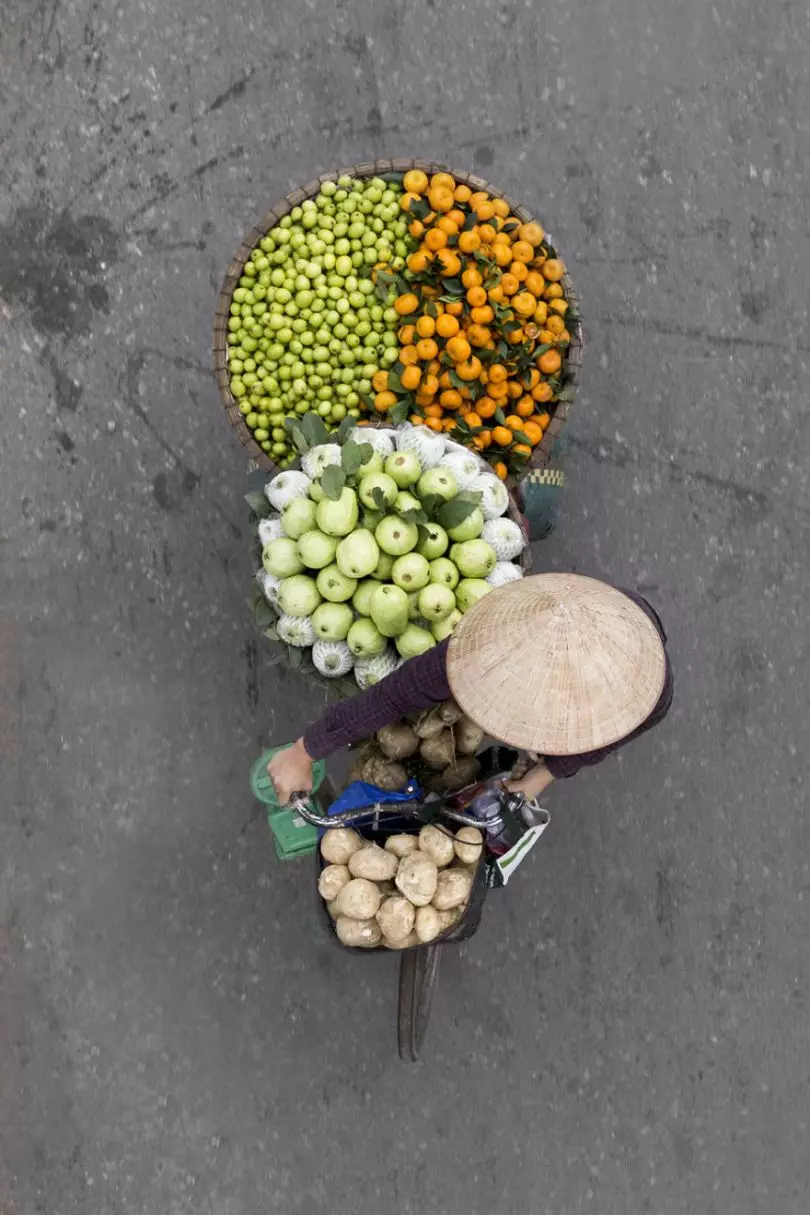 Verkopers van bo: Fotograaf neem die kleurvolle handelaars van Hanoi vas 9025_4