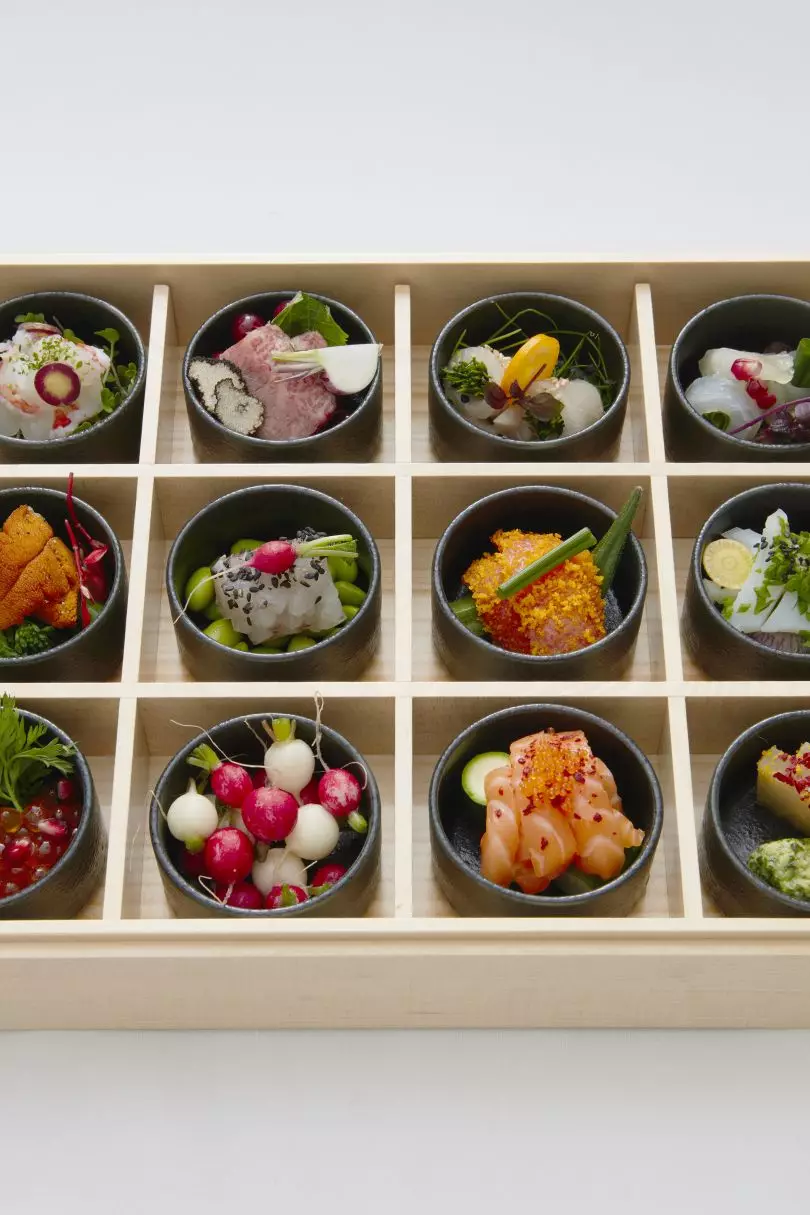 Japan House London'ın restoranında Sashimi Çeşitleri