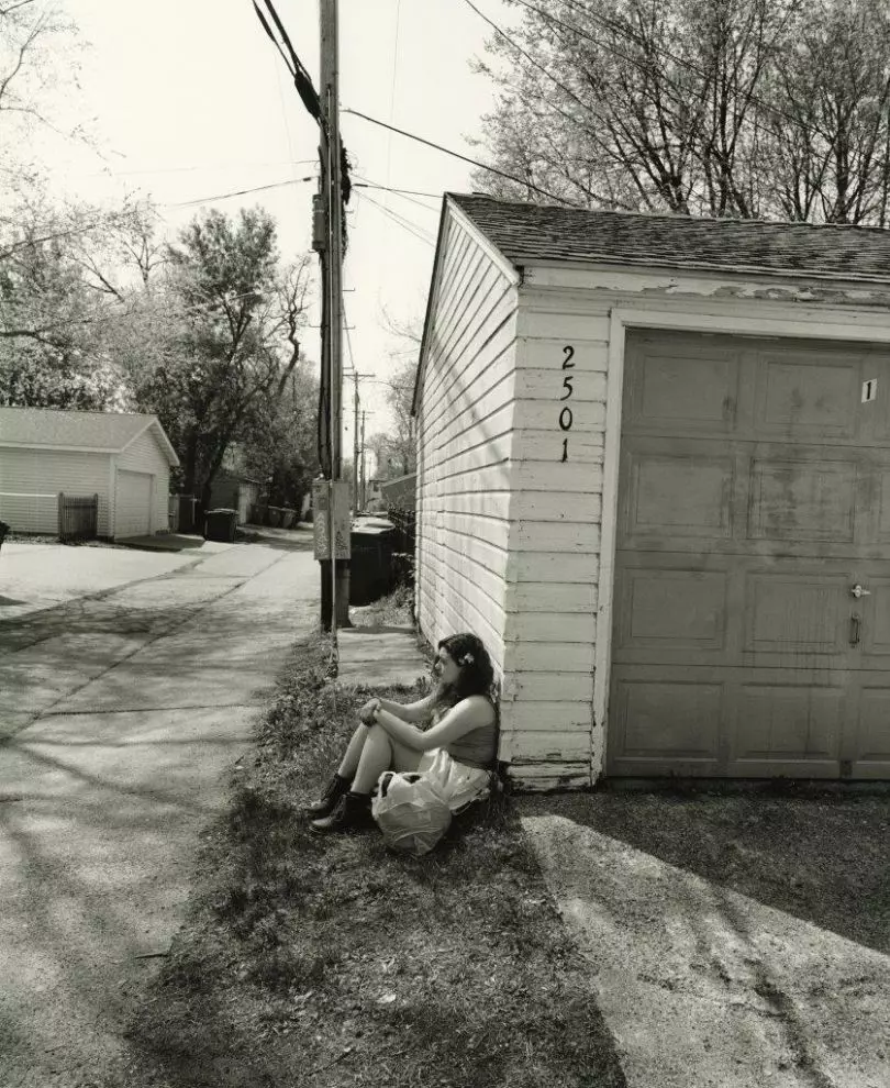 Famke yn 'e moarn, maaiedei, Minneapolis, 2015 | Ofbyldings copyright Tom Arndt, mei hoflikens fan Howard Greenberg Gallery