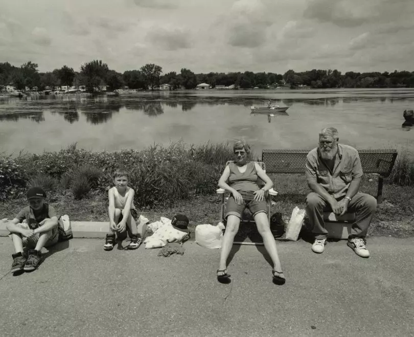 Famylje, Bullhead Days, Waterville, Minnesota, june 2015 | Ofbyldings copyright Tom Arndt, mei hoflikens fan Howard Greenberg Gallery