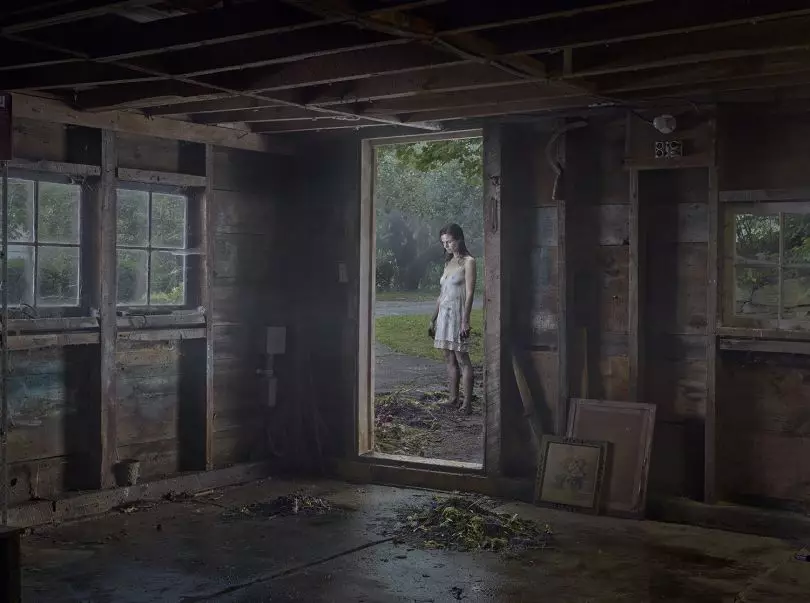 Gregory Crewdson The Shed ឆ្នាំ 2013 © Gregory Crewdson អនុញ្ញាតដោយវិចិត្រសាល Gagosian