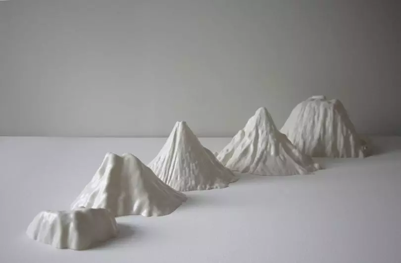 L'artista Katie Paterson ti invita a costruire montagne di sabbia con secchi e vanghe su misura 9068_4