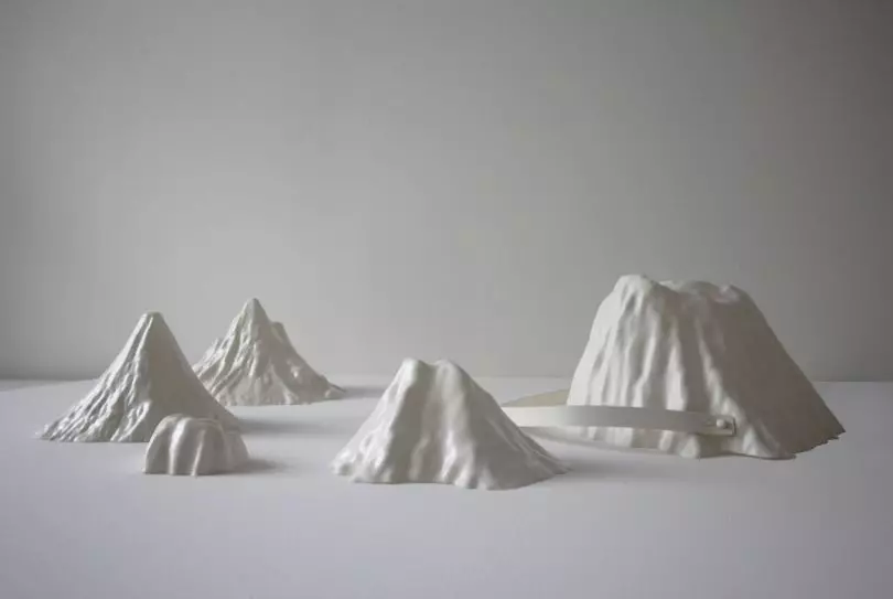 L'artista Katie Paterson ti invita a costruire montagne di sabbia con secchi e vanghe su misura 9068_5