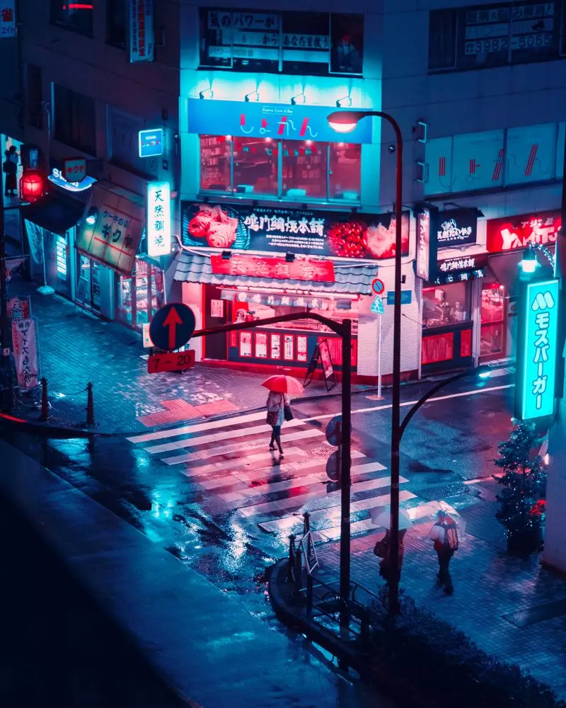 Ang madanihon nga 'video game ni Davide Sasso nakadasig' nga mga litrato sa usa ka neon-light nga Tokyo sa gabii