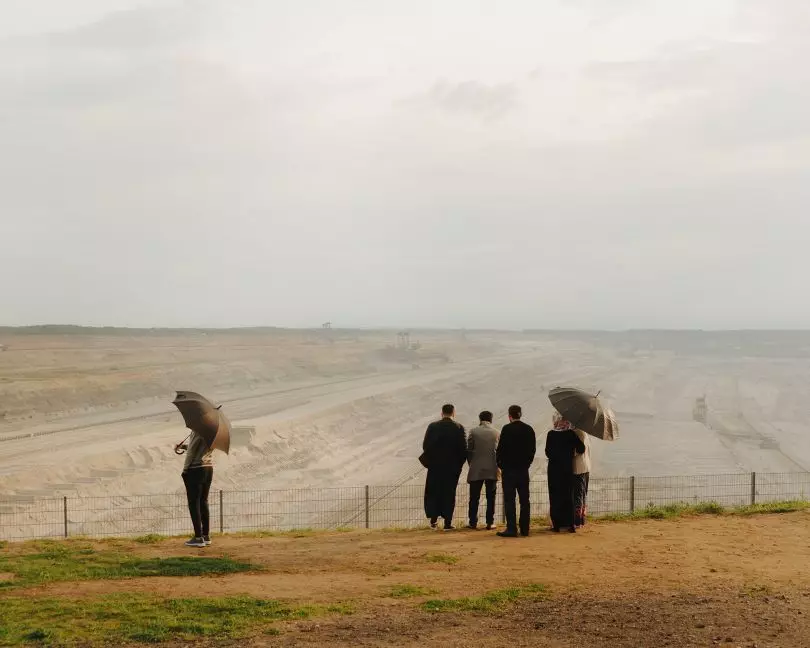 Mga turista, Hambach Mine sa RWE, North Rhine-Westphalia, Germany, 2019 © Dan Wilton