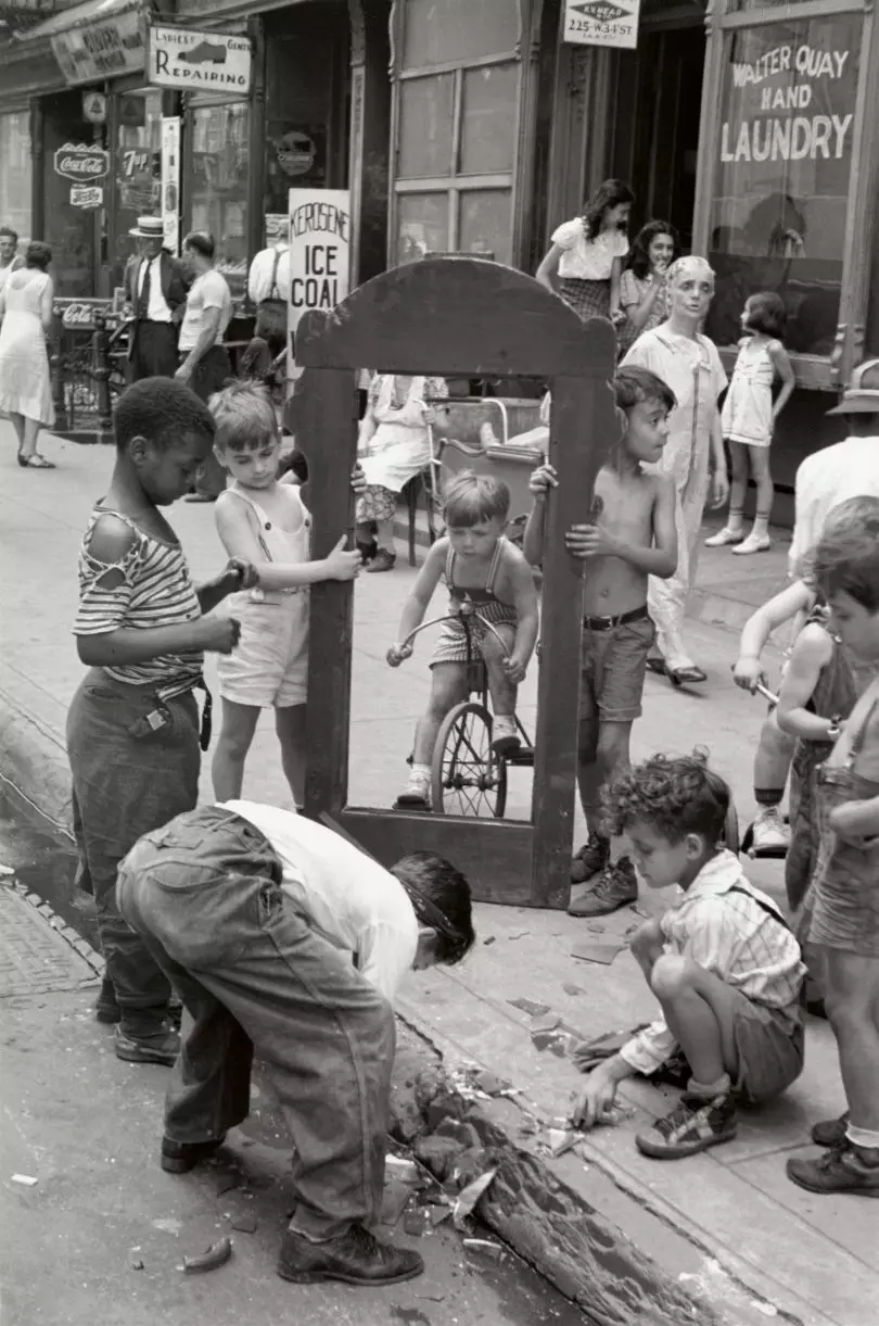 Helen Levitt, New York, 1940 Albertina, Vín. Varanlegt lán austurríska Ludwig Foundation for Art and Science © Film Documents LLC / með leyfi Galerie Thomas Zander, Köln