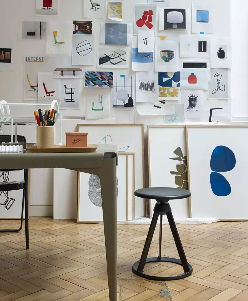 Shell Table and Piton Stool, Curtain Road studio, London, 2016. Bildkredit: David Brook