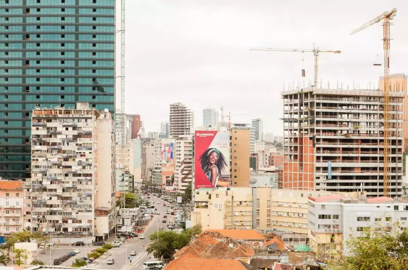Saib ntawm Luanda skyscrapers