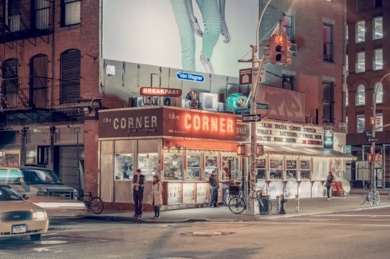 Ìhè On: Onye na-ese foto Franck Bohbot na-ewepụta akụkụ na-adọrọ adọrọ nke obodo n'abalị