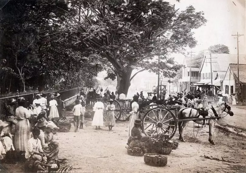 Street View, Kingston, Jamaica ។ James Valentine & Sons, 1891. ប័ណ្ណសាររូបថត Caribbean / Autograph ABP