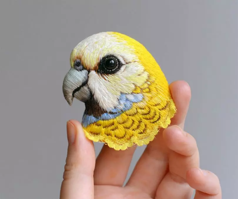 PaulinaBartnikによる美しい刺繍の鳥のブローチ 9247_1